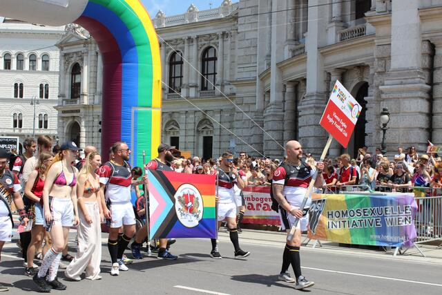 Vienna Pride: Regenbogenparade 2022 - Wien - Bildergalerie - Wien