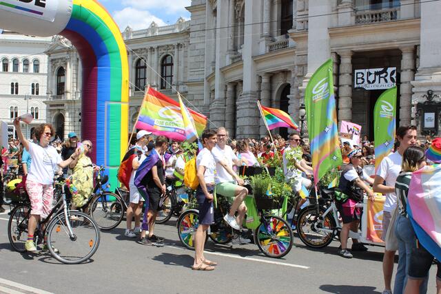 Vienna Pride: Regenbogenparade 2022 - Wien - Bildergalerie - Wien