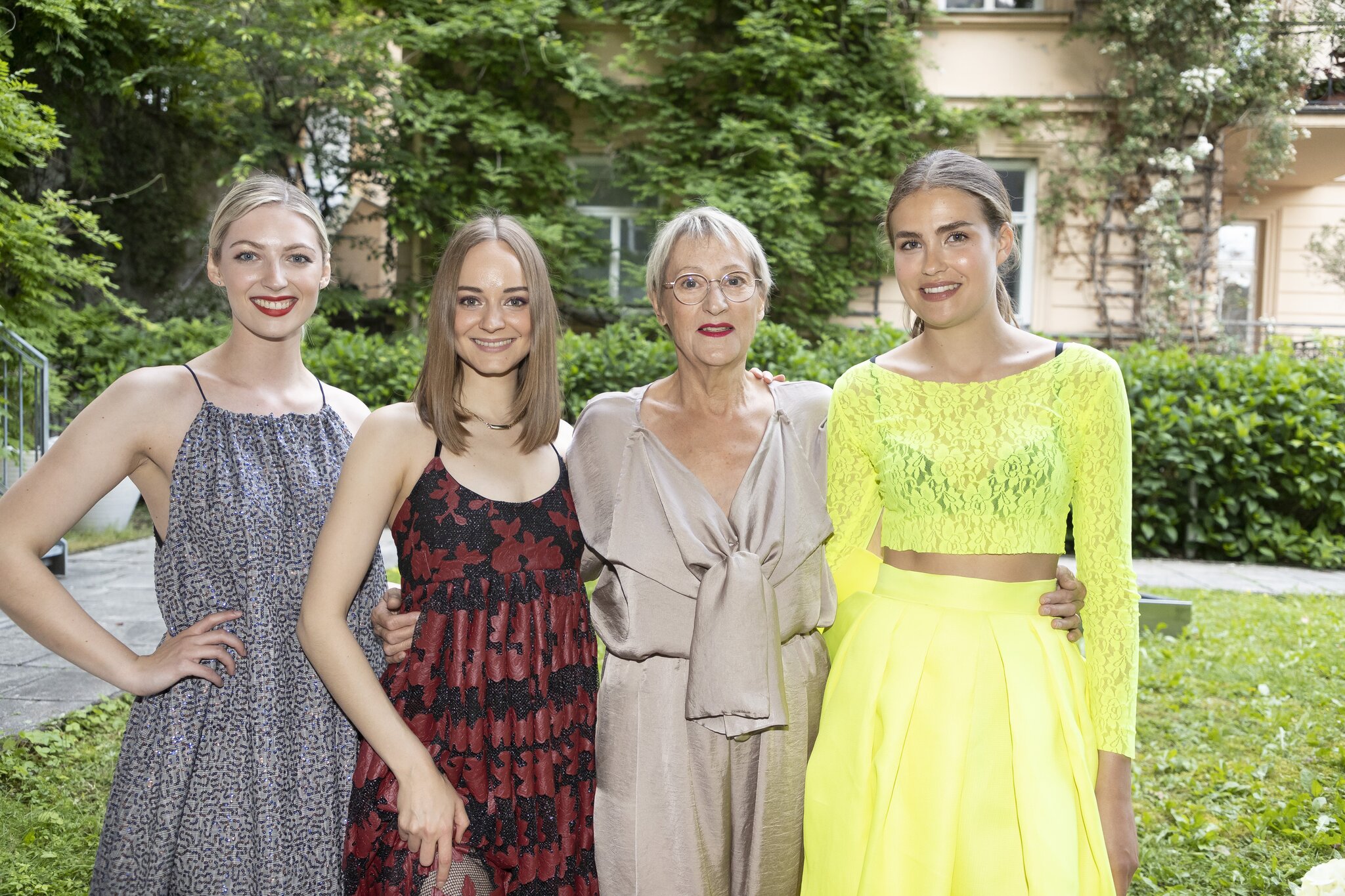 Foto-Serie: Model Laura Bilgeri zeigt Mode im Palais Arenberg ...