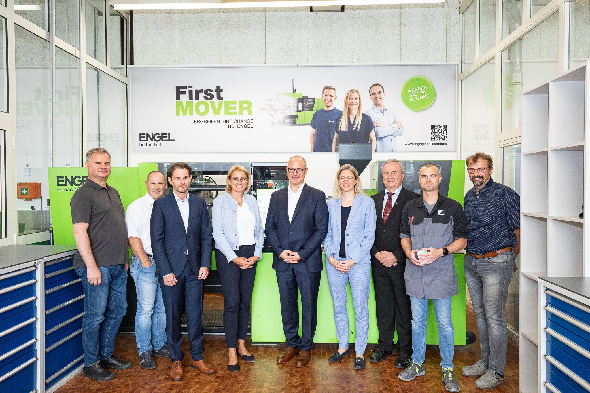 Erfolgreiche Partnerschaft: Engel überreicht Hightech-Maschine an HTL ...