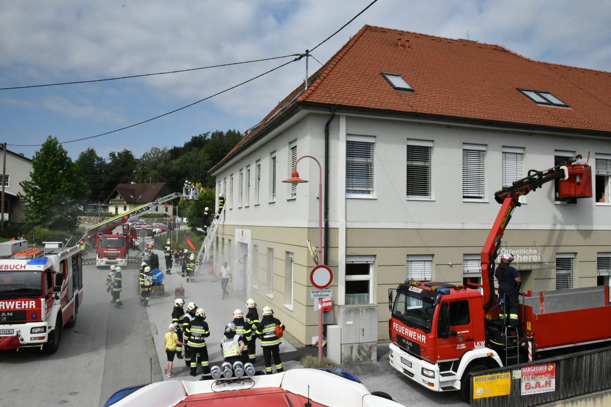 Mehrwehrenübung: Die Schule brannte in Prebuch! - Weiz