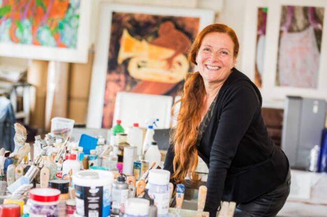 Weltenbummlerin: Künstlerin Lisa Huber hat Wurzeln in Afritz am See ...