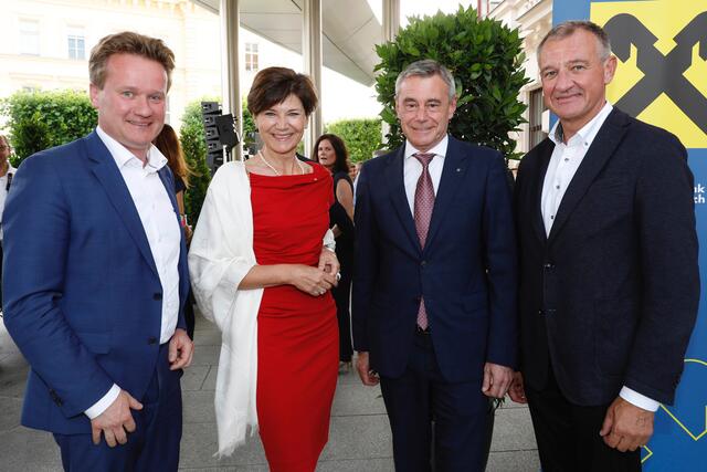 Bildergalerie: Raiffeisenlandesbank OÖ lud zum Sommerempfang vor die ...