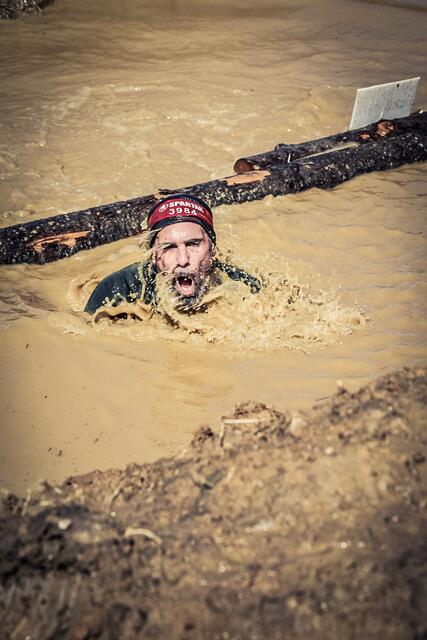 Spartan Race 2022: Klettern, rennen und durch den Schlamm kriechen (mit ...