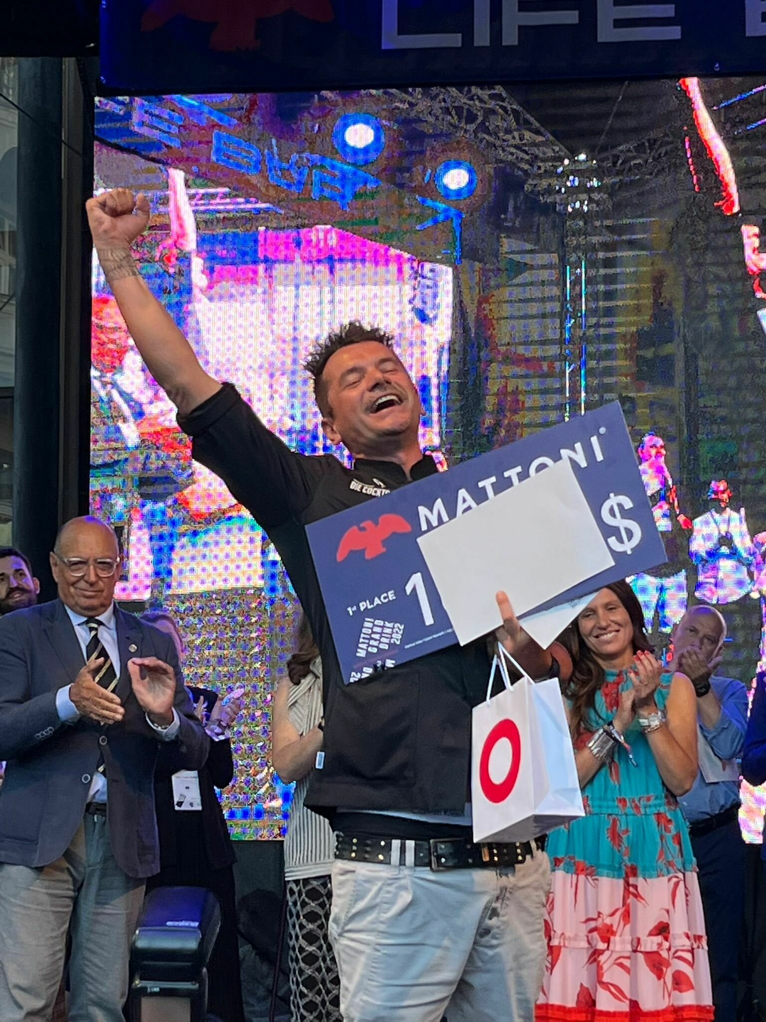 Barkeeping & Cocktailmixen: Stefan Haneder kürt sich zum Weltmeister ...