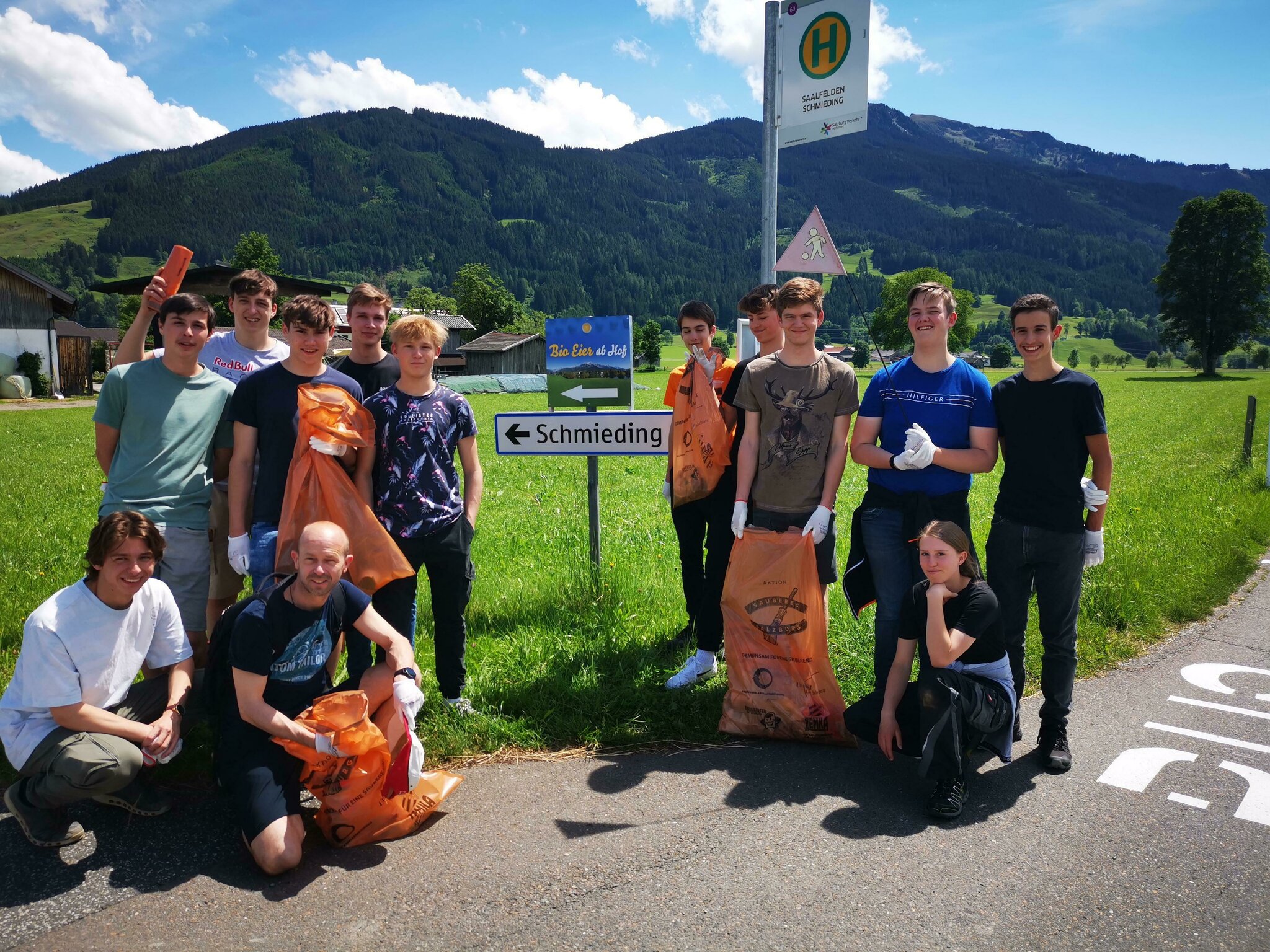 HTL Saalfelden: HTL Saalfelden bei der Aktion „Sauberes Saalfelden“ - Pinzgau