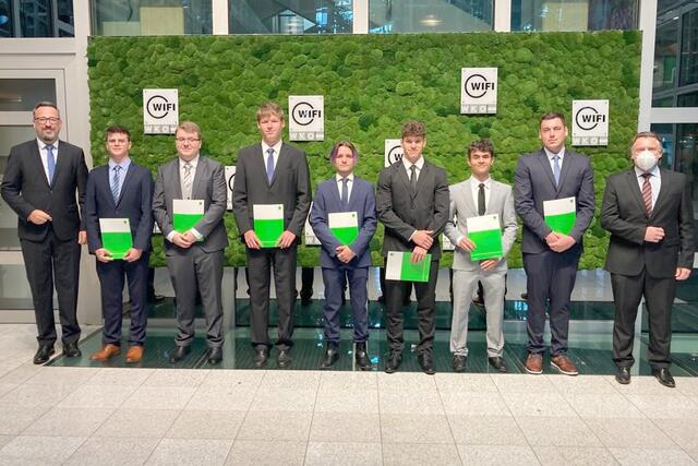 Fachschule Haslach: Künftige IT-Absolventinnen und -Absolventen im ...