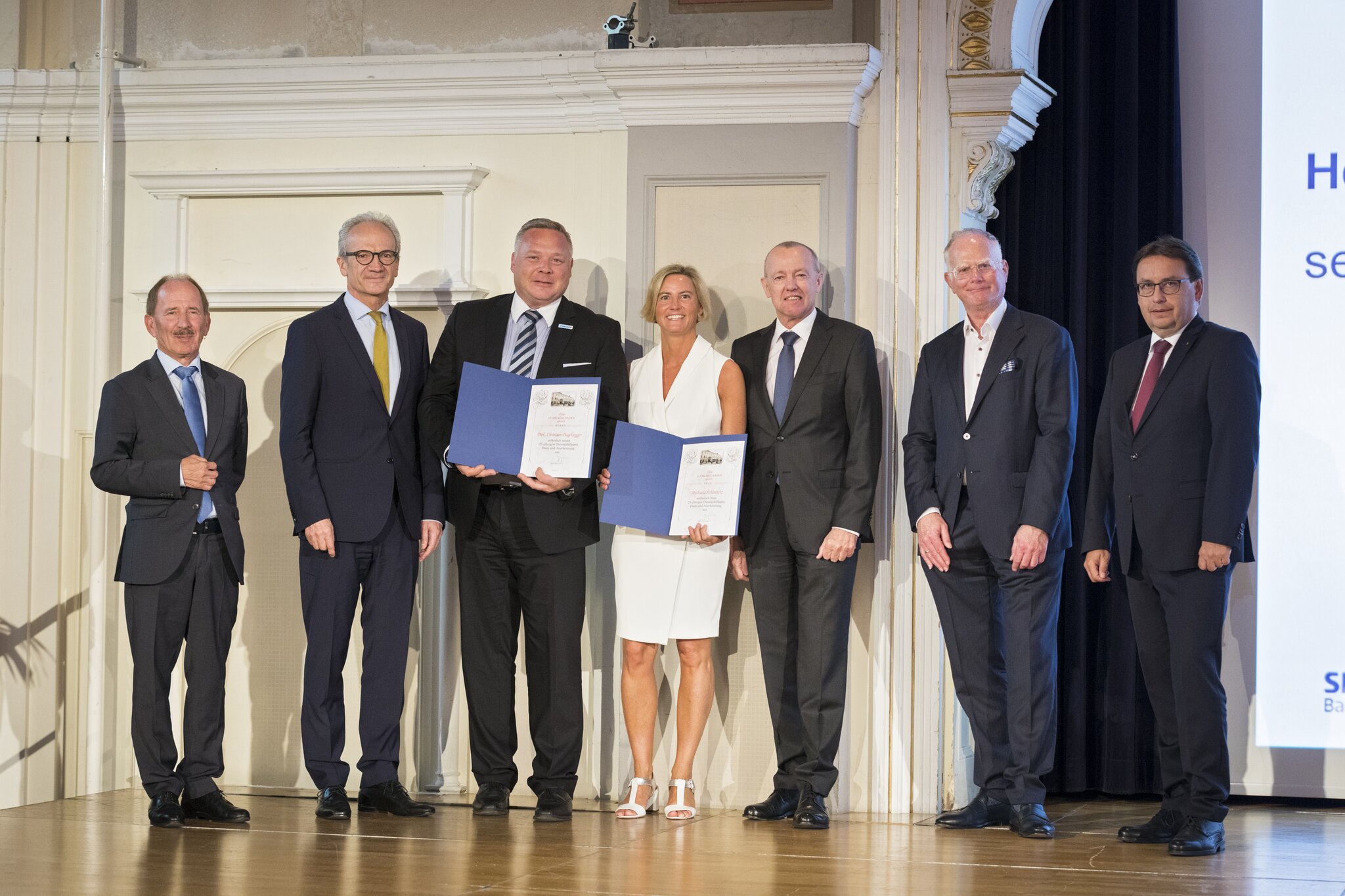 Für 25 Dienstjahre: Sparkasse Baden ehrt langjährige Mitarbeiter - Baden