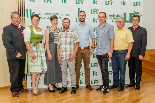 Ländliches Fortbildungsinstitut: Fünf Landwirte aus dem Bezirk bekamen ...