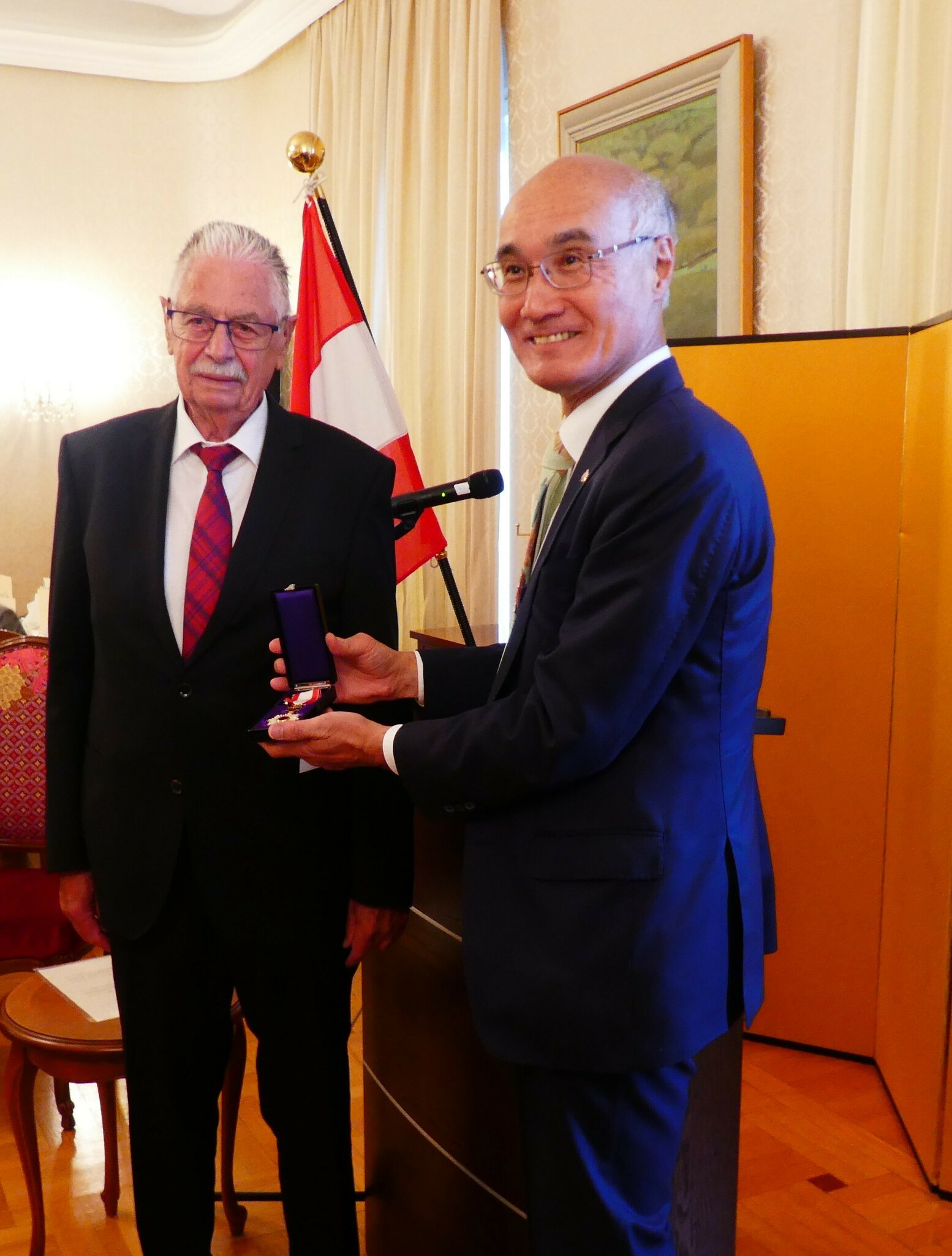 Hernals: Robert Pfleger erhielt Orden der japanischen Regierung - Hernals