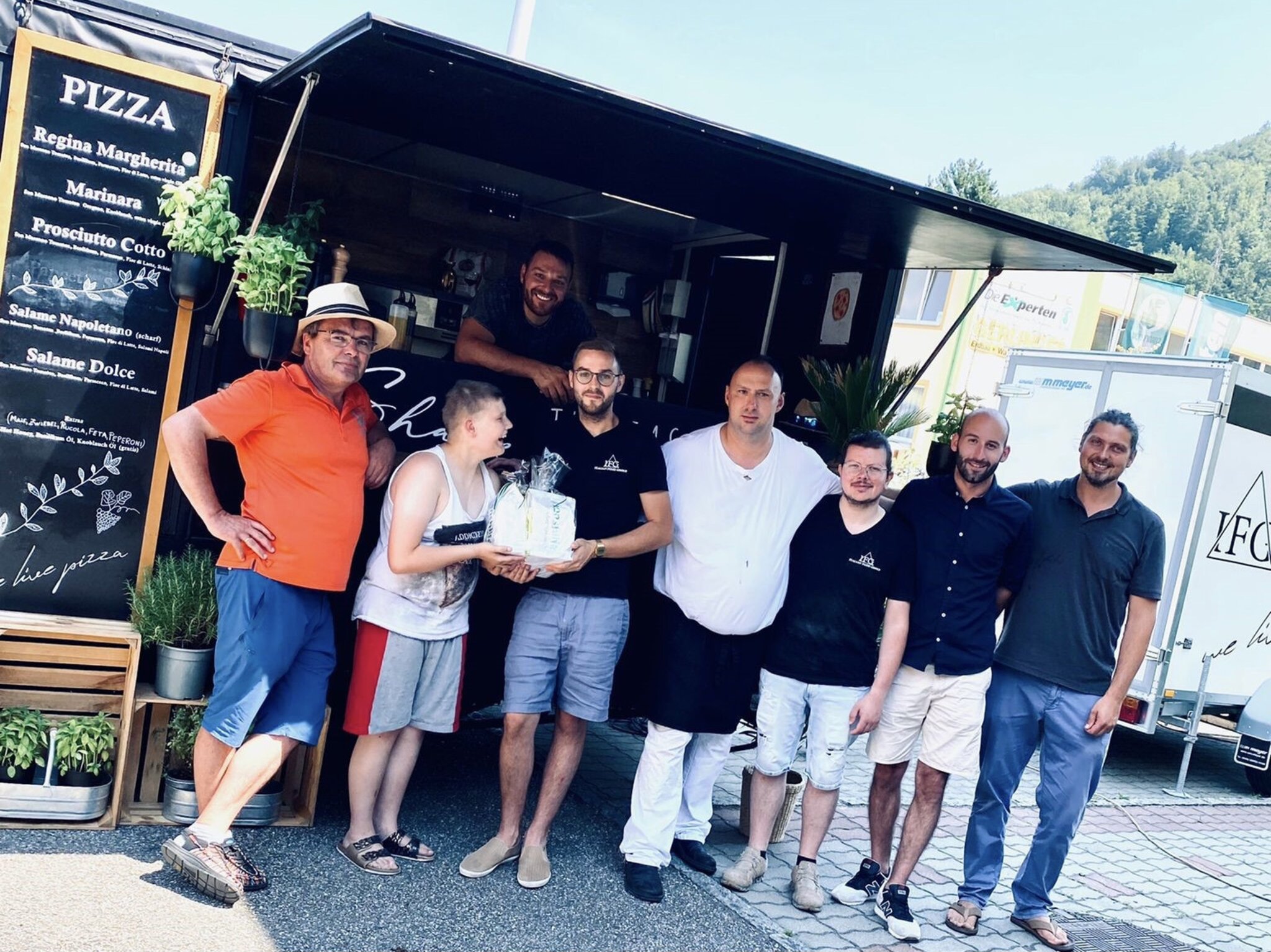 Foodtruck aus Besuch: "Italian Food Group" bekochte Lebenshilfe Grein ...