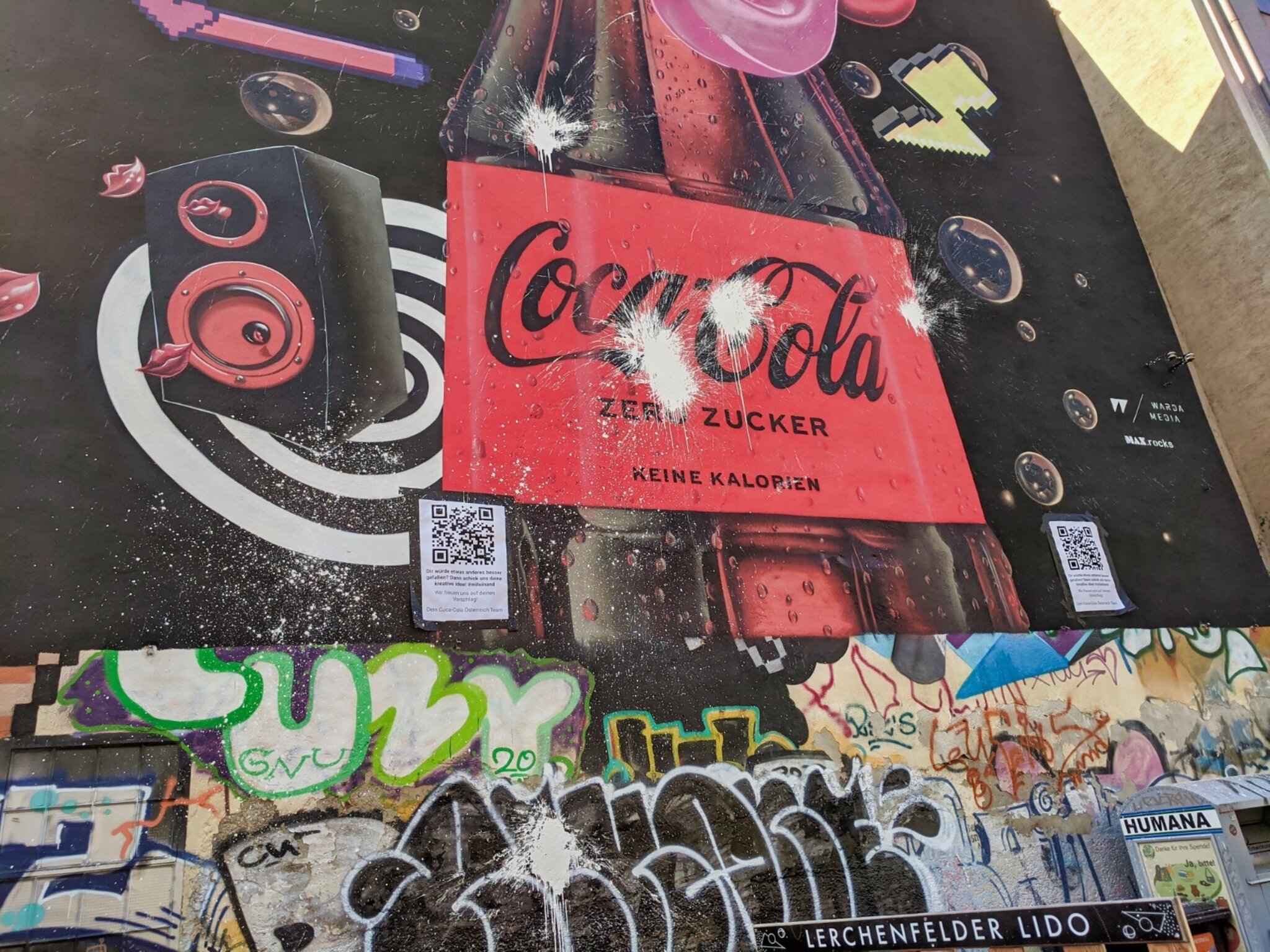 Über dem Wiener Würstelstand: Das Coca Cola-Graffiti in der Pfeilgasse ...