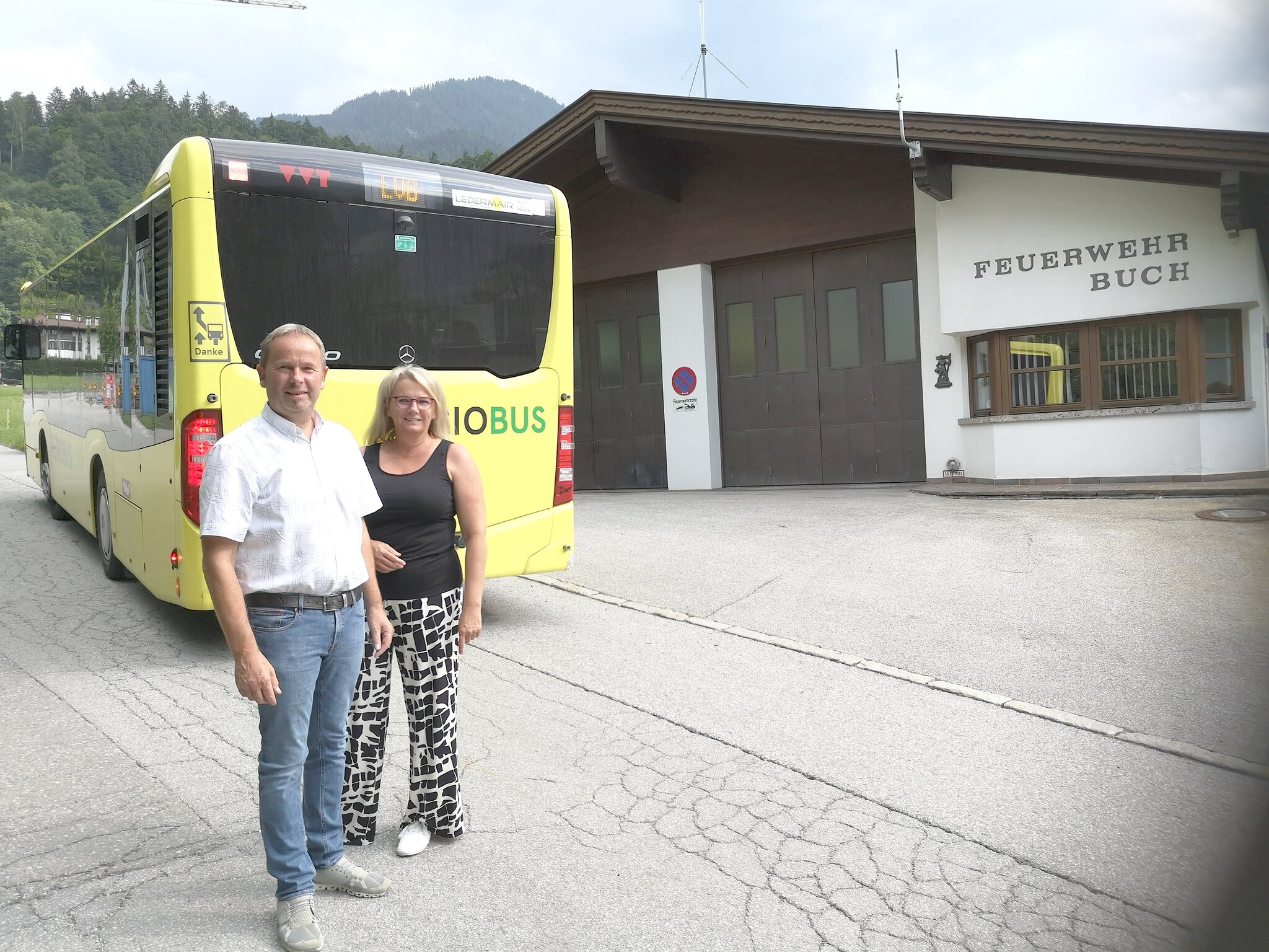 Buch in Tirol: Neue Bushaltestelle in Buch - Schwaz