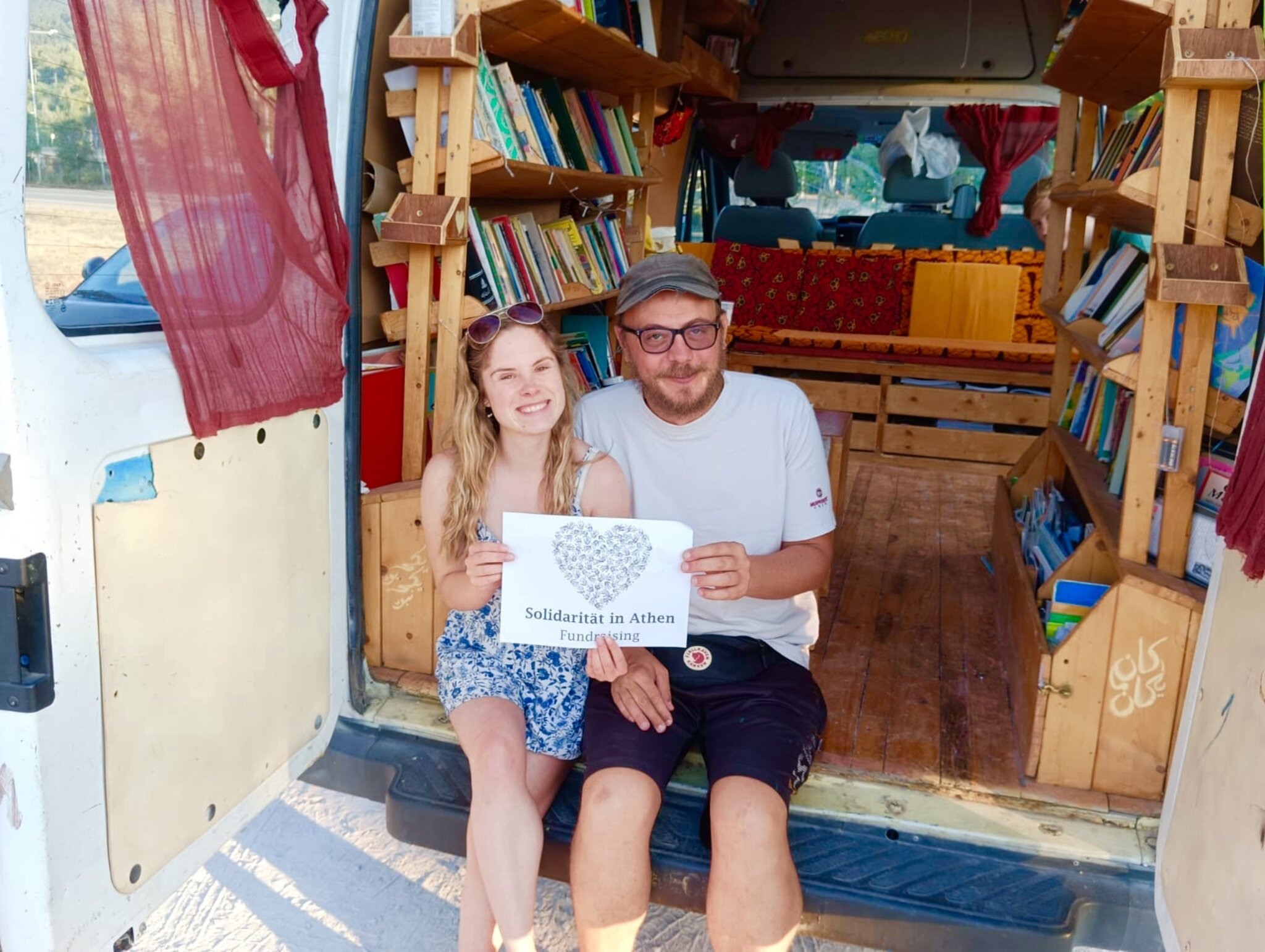 Unterwegs mit der Echo Mobile Library in Athen: Bücher als Hoffnungsträger - Stubai-Wipptal