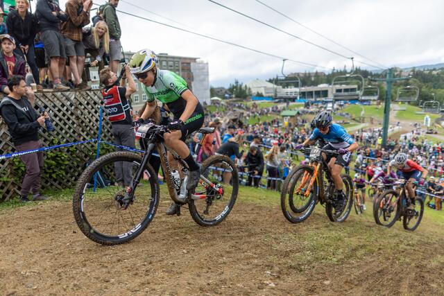 Mountainbike-Weltcup im Shorttrack: Mona Mitterwallner feiert einen 4 ...