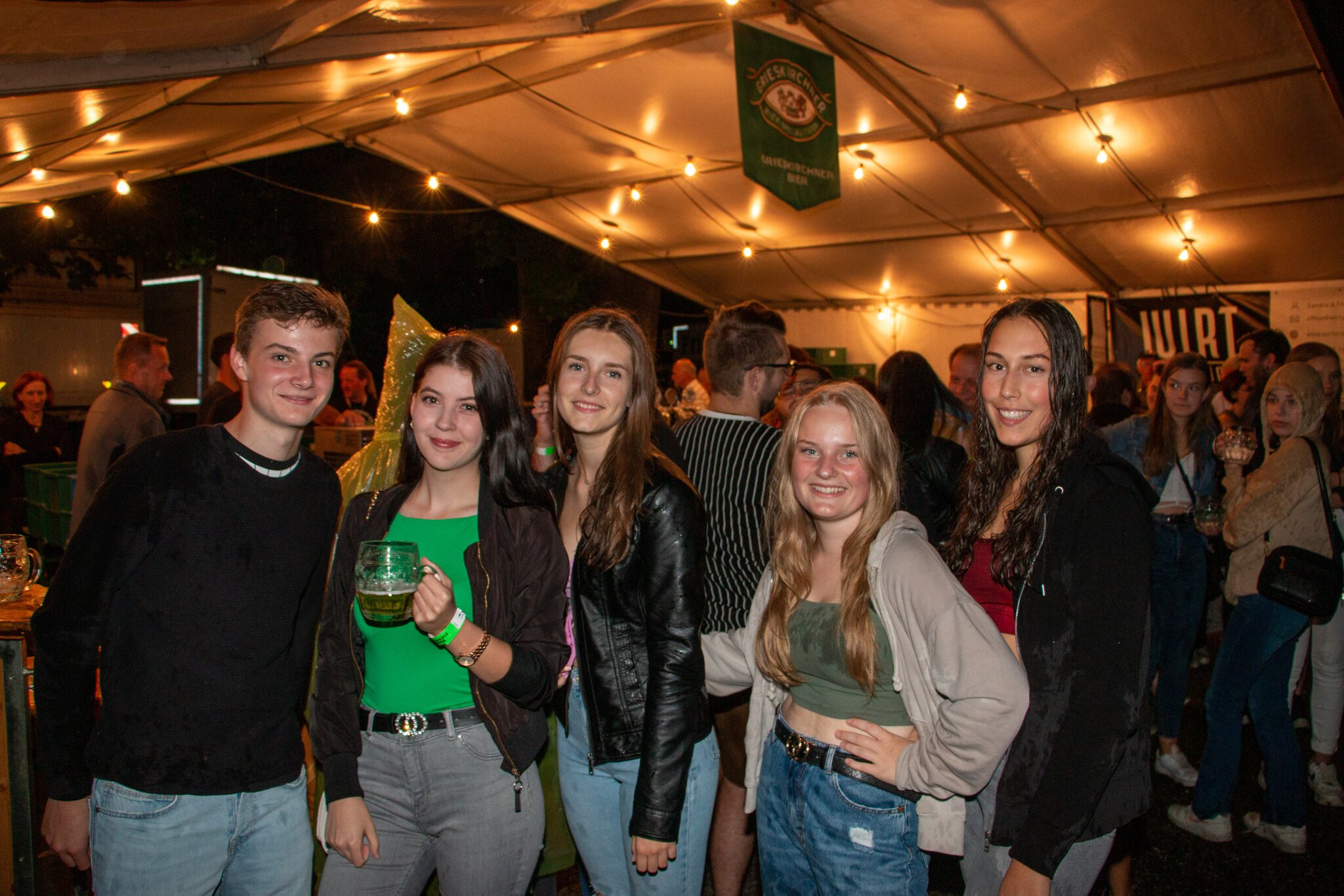 Bildergalerie: Tolleter Sommerfest: Partygäste trotzten dem Regen ...