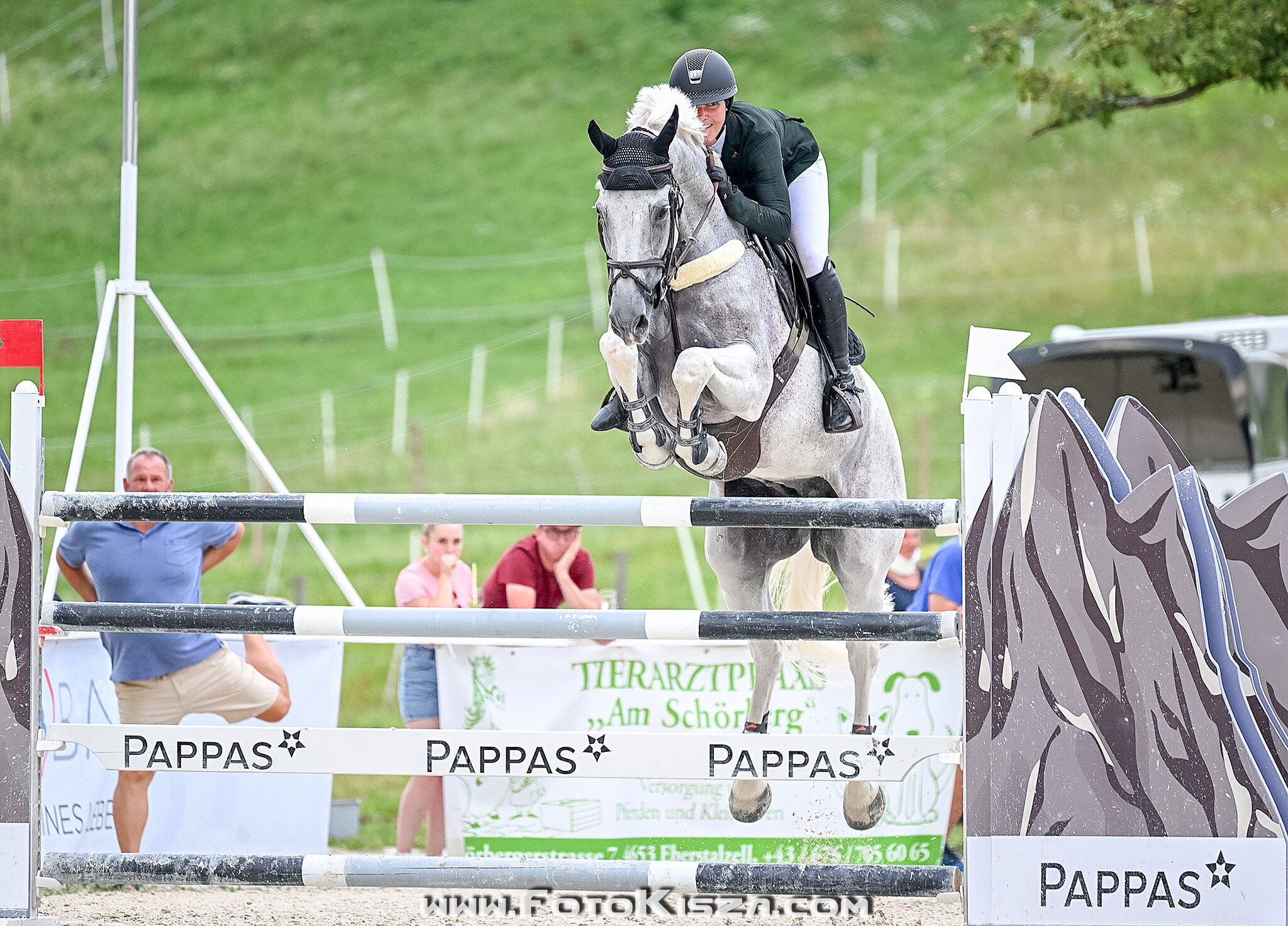 Oberösterreichin siegt bei Springturnier: Die Oberösterreicherin Katrin ...