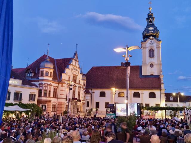 Hartberg: „Steirergeld“-Premiere ließ den Hauptplatz zu klein werden ...