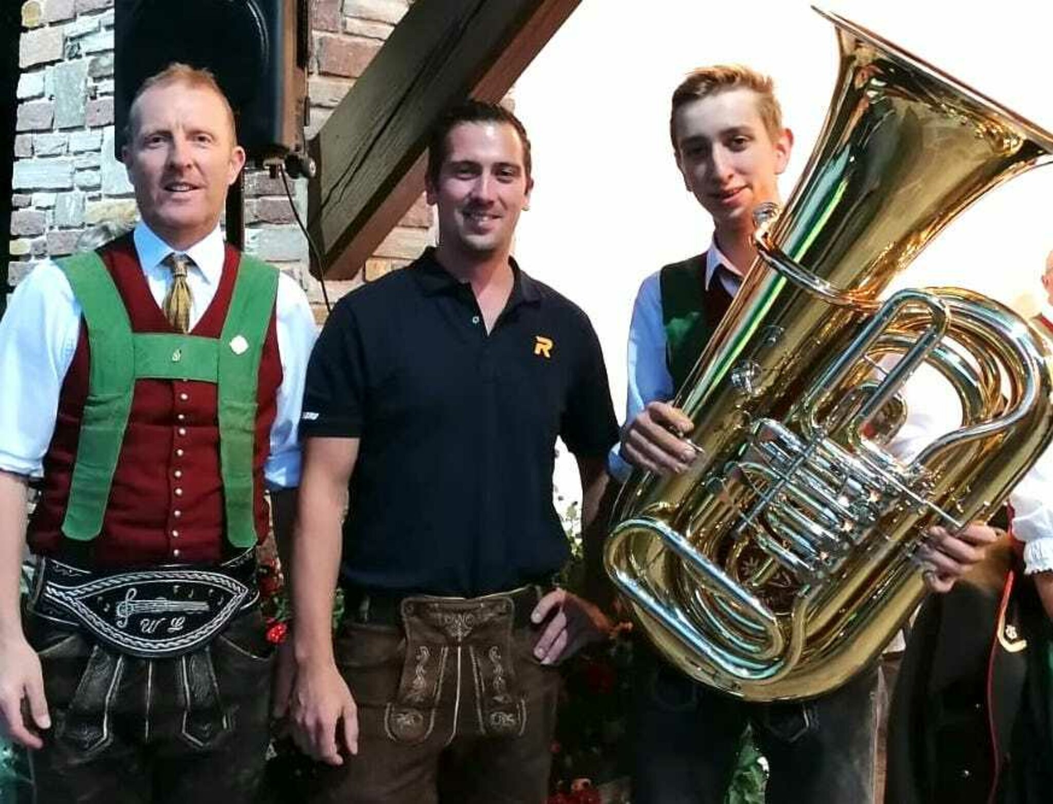 MK St. Jakob – neue Tuba: Mit der (neuen) Tuba spielt der ... Max ...