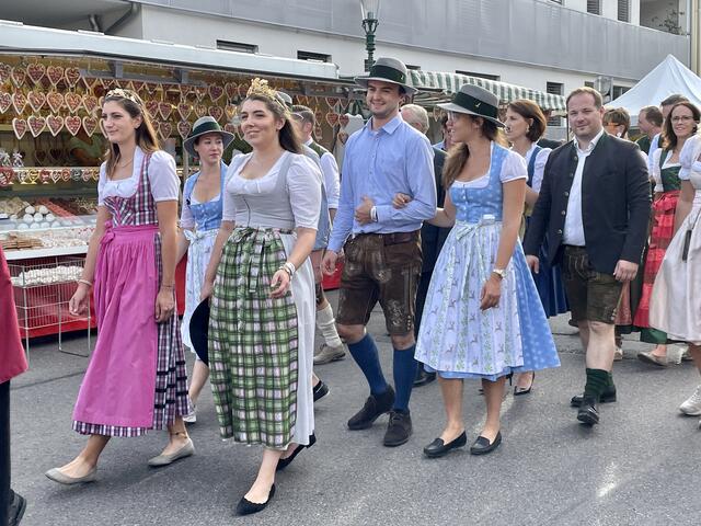 Bildergalerie & Videos: Das war der erste Tag am Neustifter Kirtag 2022 ...
