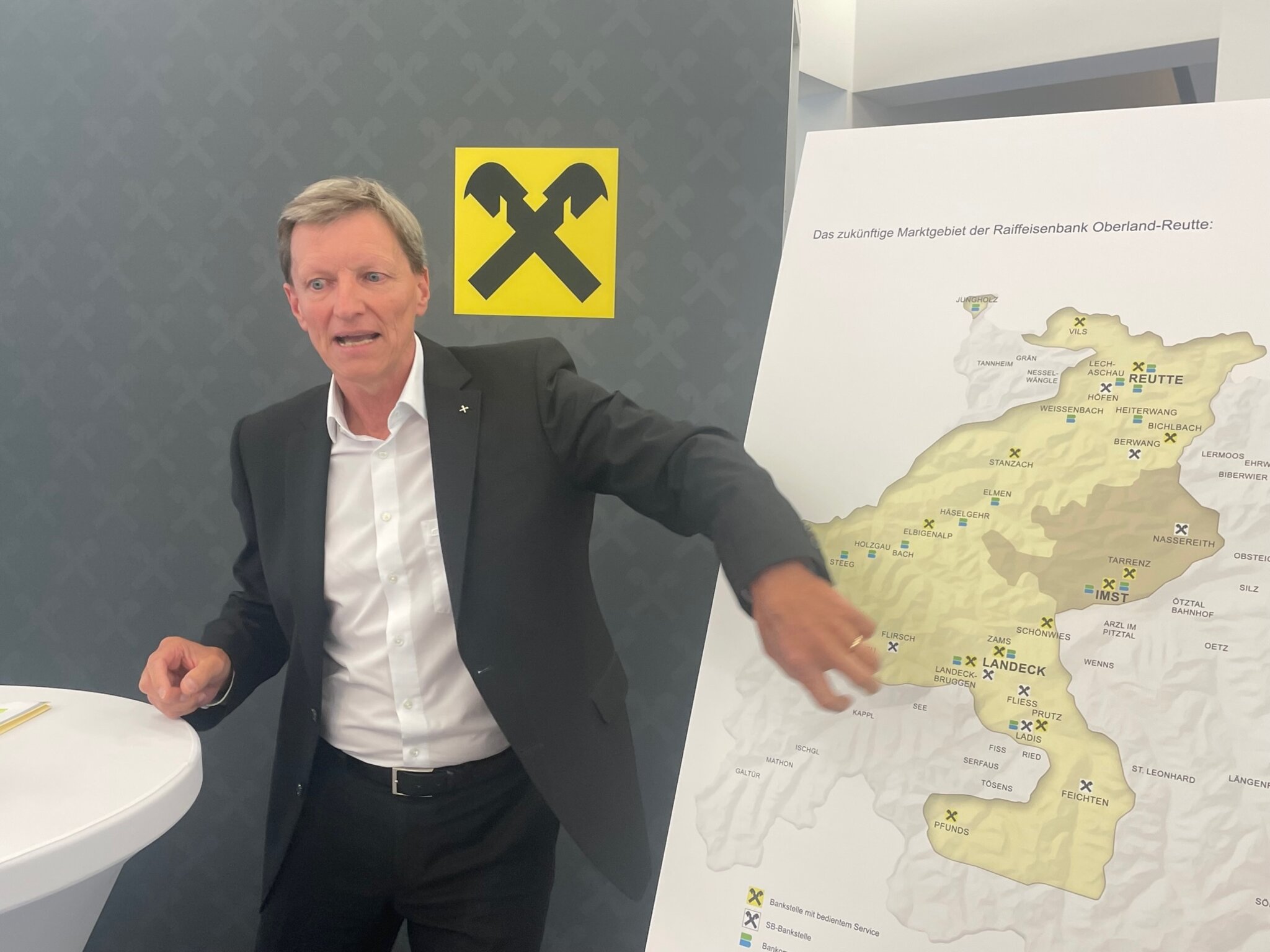 Marktplatz neu definiert: Raiba Oberland fusioniert mit Imst - Imst