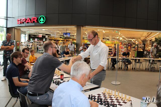 Markus Ragger im WEZ: Bildergalerie: Schach-Meister Markus Ragger im ...