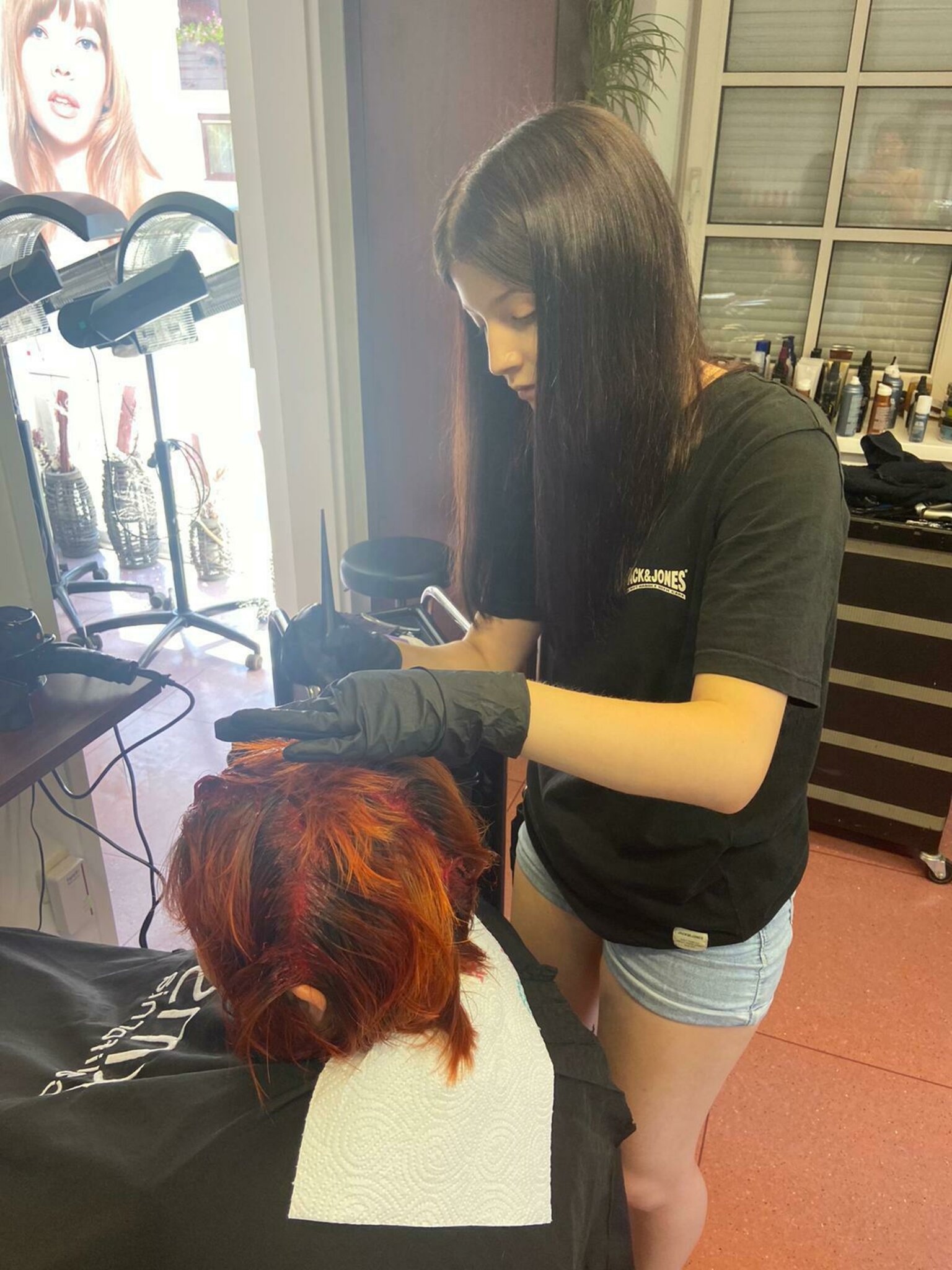 Lehre zur Friseurin: Mehr als nur Haare schneiden! - Ried