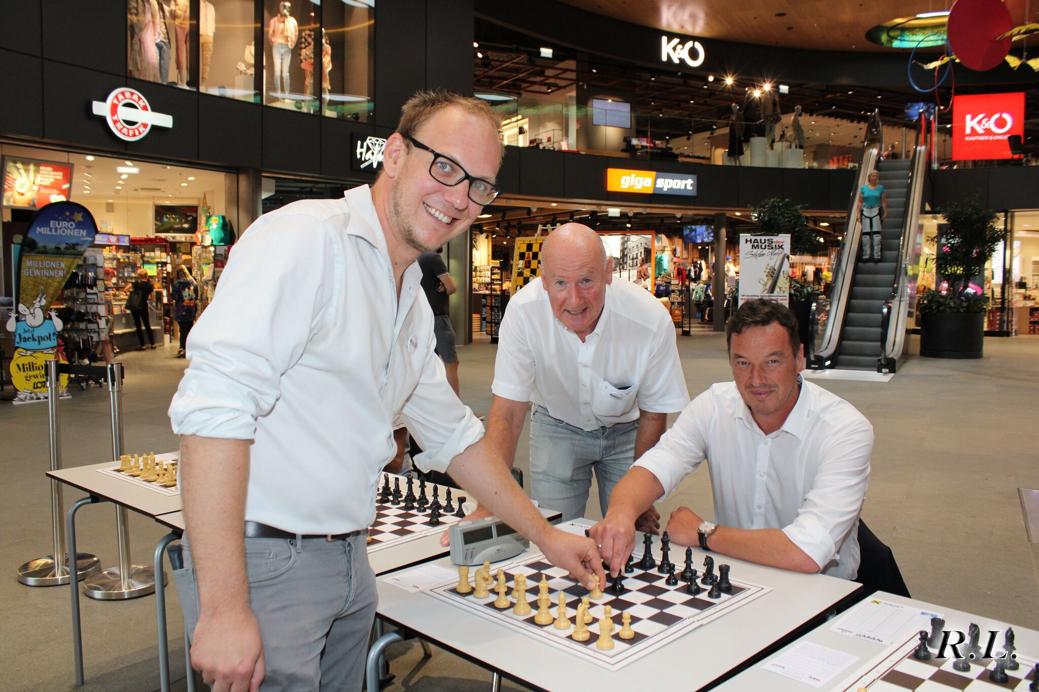 Markus Ragger im WEZ: Bildergalerie: Schach-Meister Markus Ragger im ...