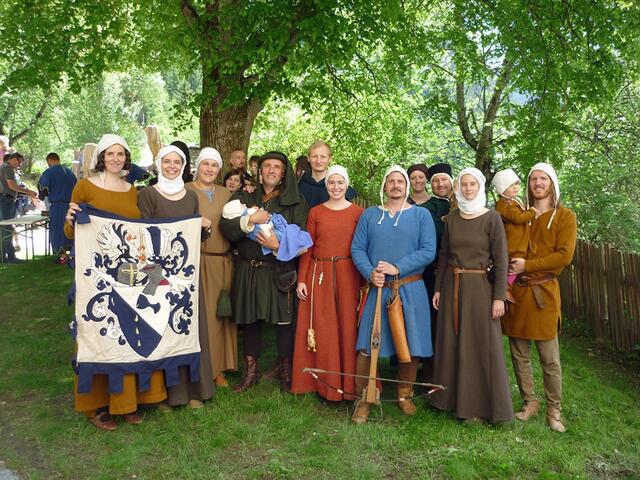 „Freudenfeuer“ – 7. bis 9. Oktober: Echte Ritter, Musik und Tanz beim ...