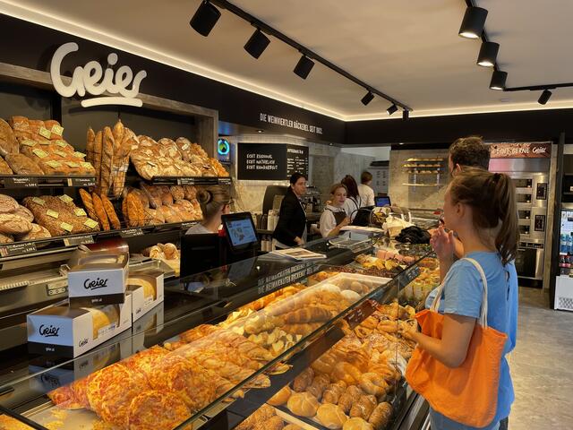 Umbau und Neueröffnung: Alles neu bei Bäckerei Geier in Groß-Enzersdorf ...