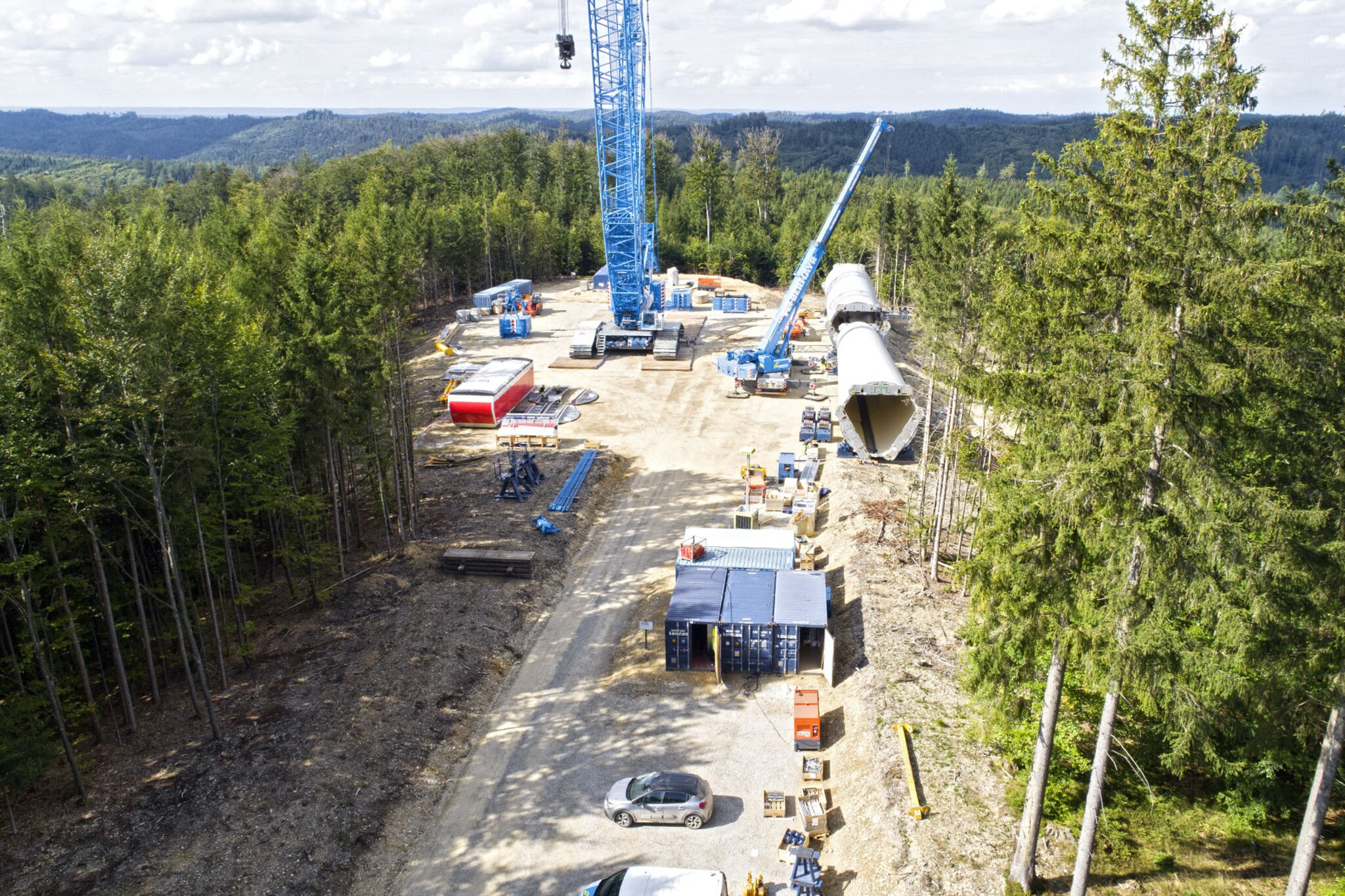 Großkran ragt aus dem Wald: Windpark Munderfing wird um sechstes ...