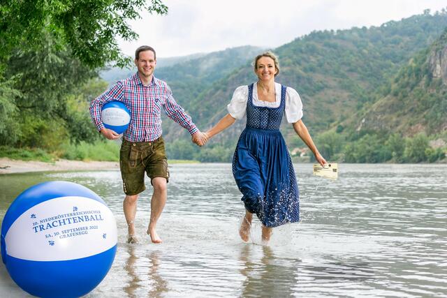 Wasserball trifft Trachtenball - Krems