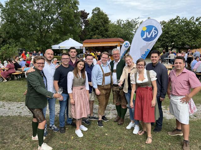 Bad Vöslau: Junge Volkspartei veranstaltete ihr ersten Frühschoppen - Baden