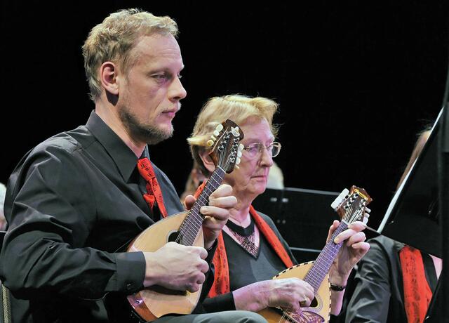 Favoriten: Mandolinen-Orchester im Festsaal der Bezirksvorstehung ...