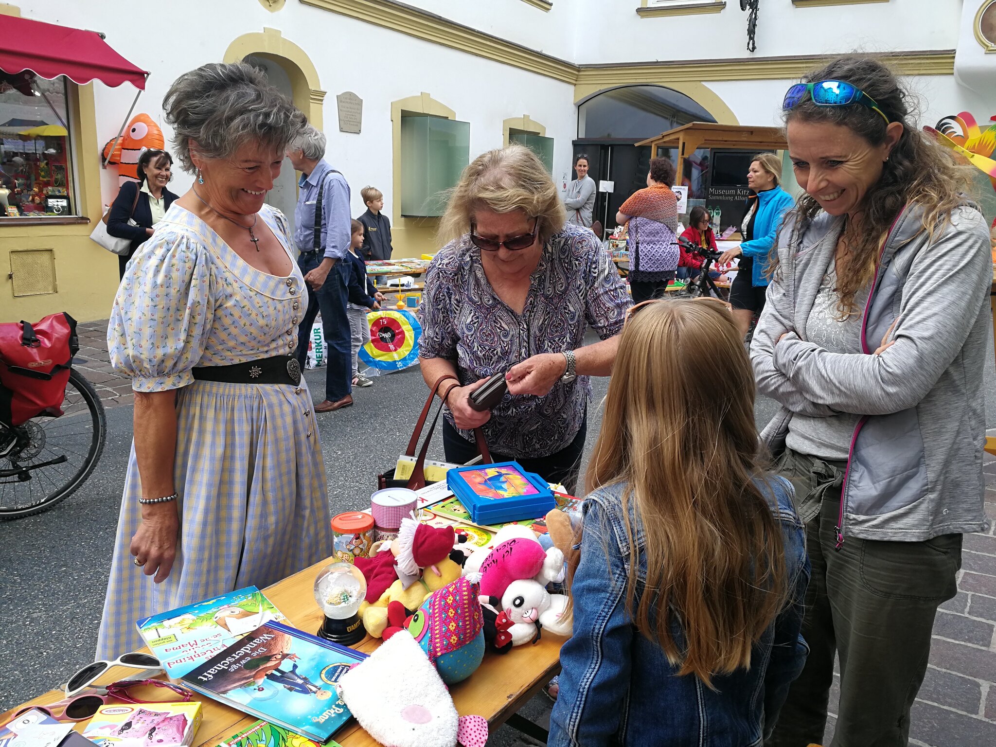 Kinderfreunde Kitzbühel: Flohmarkt für Kinder in der Innenstadt - Kitzbühel