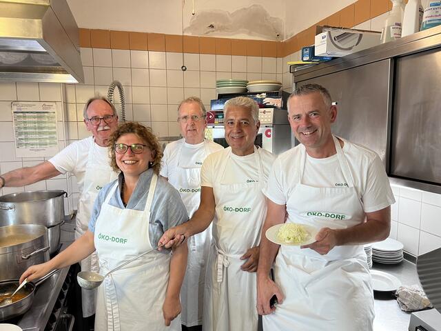 Mank/St. Pölten: Bürgermeister aus der Region bekochen Obdachlose - Melk