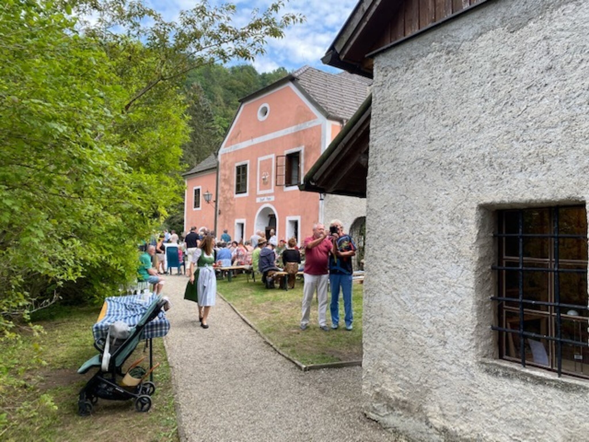 Melk: Abt des Stiftes Melk bei Eröffnung einer neuen ...