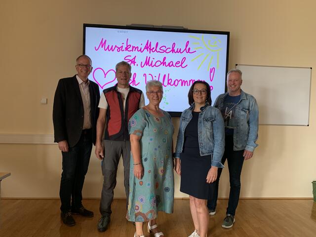 St. Michael: Mittelschule startet mit 18 digitalen Tafeln ins neue ...