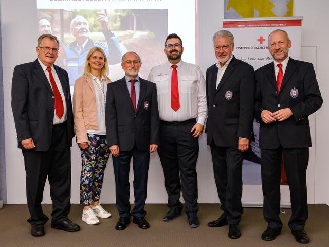 Rotes Kreuz Ried: Dr. Gerhard Obermair löst Dr. Franz Pumberger als ...