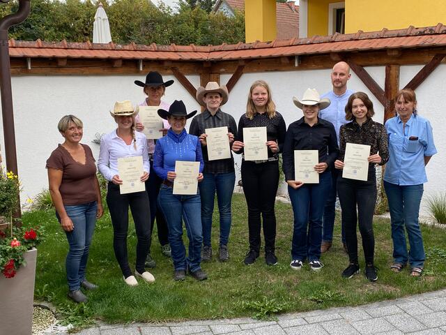 Sport: Weiße Fahne bei den Westernreiterinnen - Krems