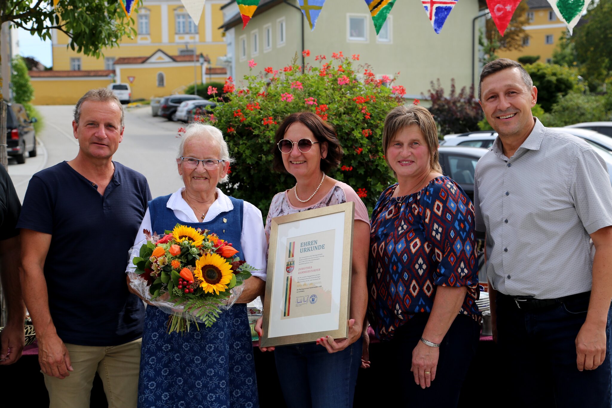 Fest der Vielfalt: Goldene Ehrennadel für "Tante Dorli" - Rohrbach