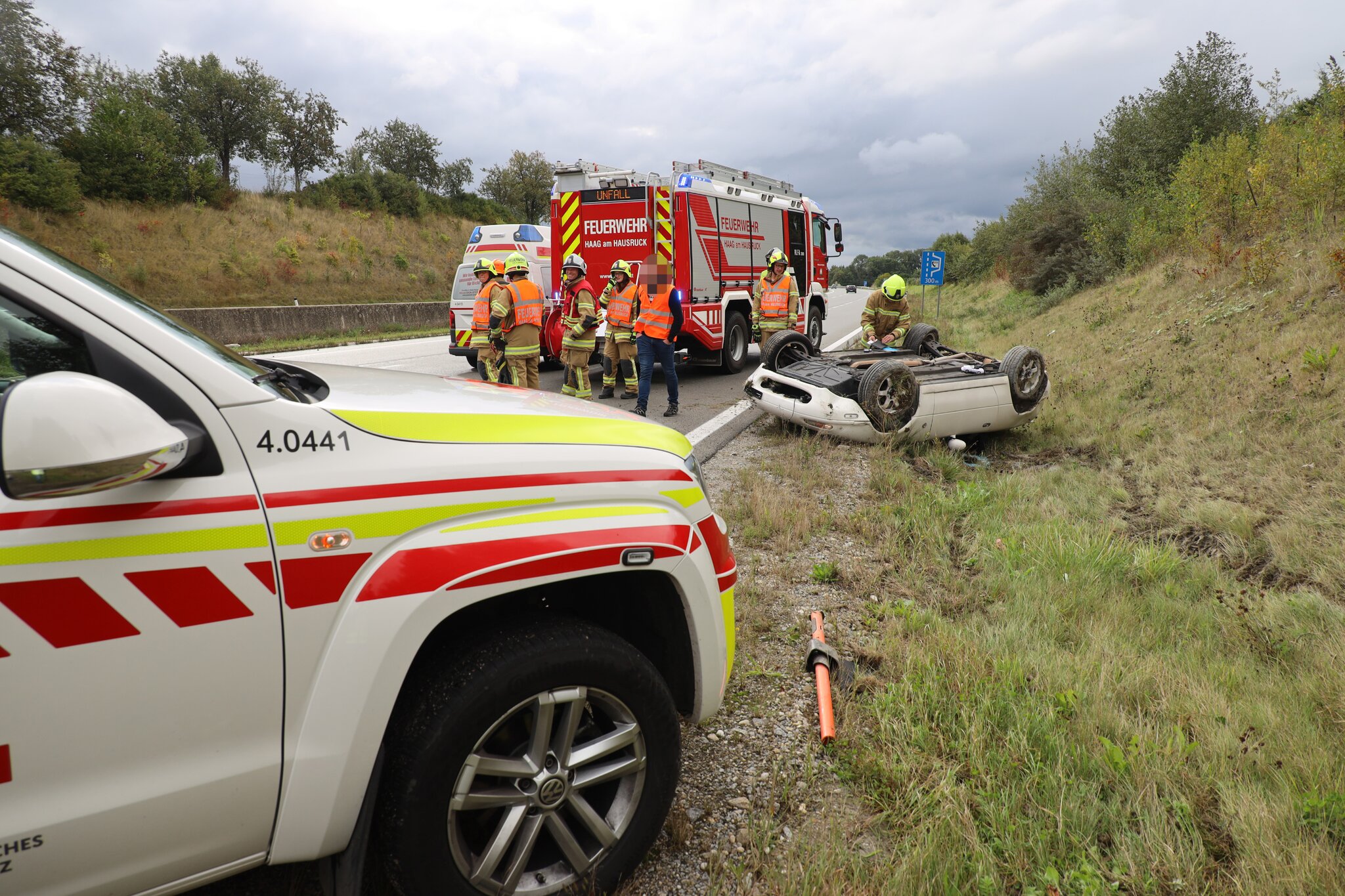 Schwerer Verkehrsunfall: Cabrio auf Innkreisautobahn in Haag am Hausruck überschlagen ...