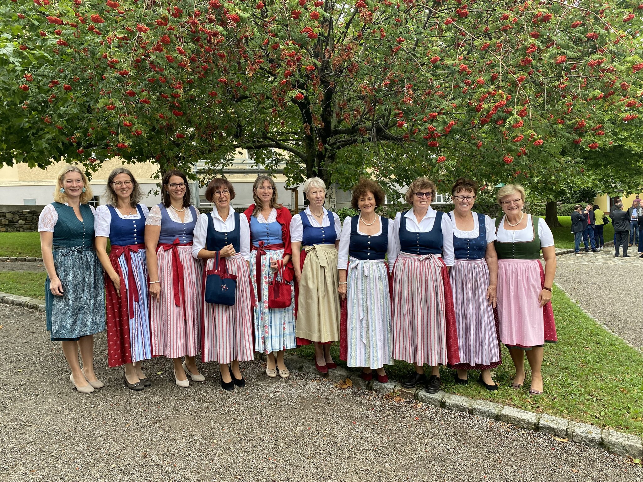 Dirndlgwandsonntag: Pyhringer Damen präsentieren ihre Trachten - St. Pölten