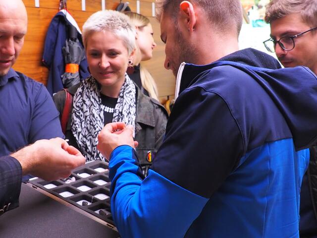 Betriebspräsentation mal anders: Jungunternehmer "roasten" durch ...