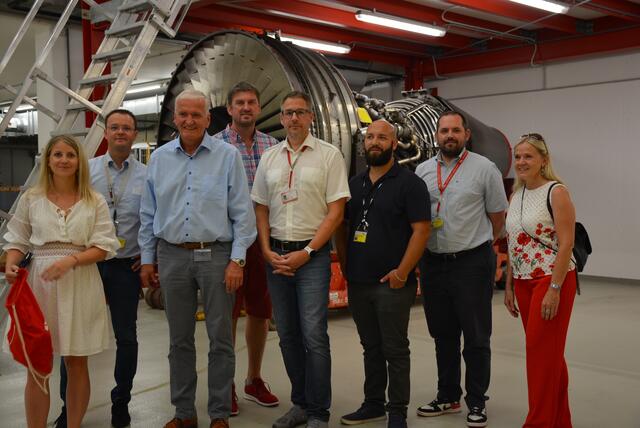 Lokales: LHSTv. LPV Franz Schnabl besucht den Jobmotor Flughafen-Wien ...