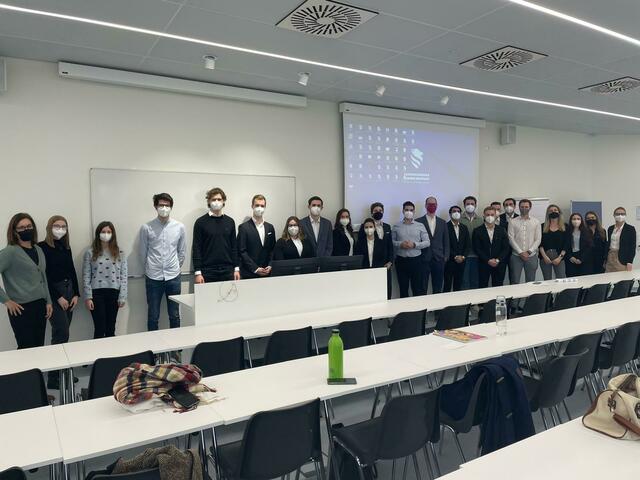 FHWN-Studierende mischen den Versicherungsmarkt auf - Wiener Neustadt