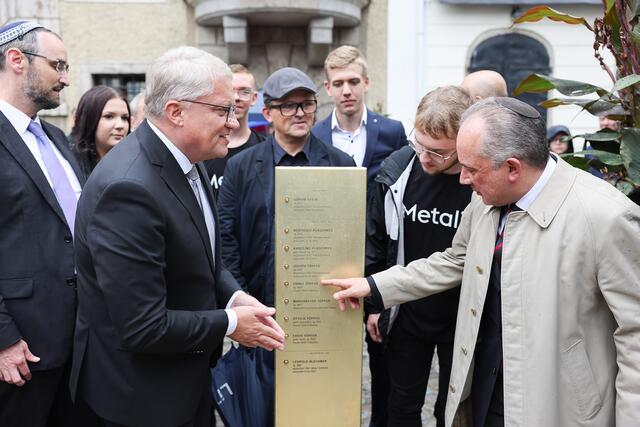 Erinnern: 17 Stelen für 144 jüdische Opfer des Nationalsozialismus ...