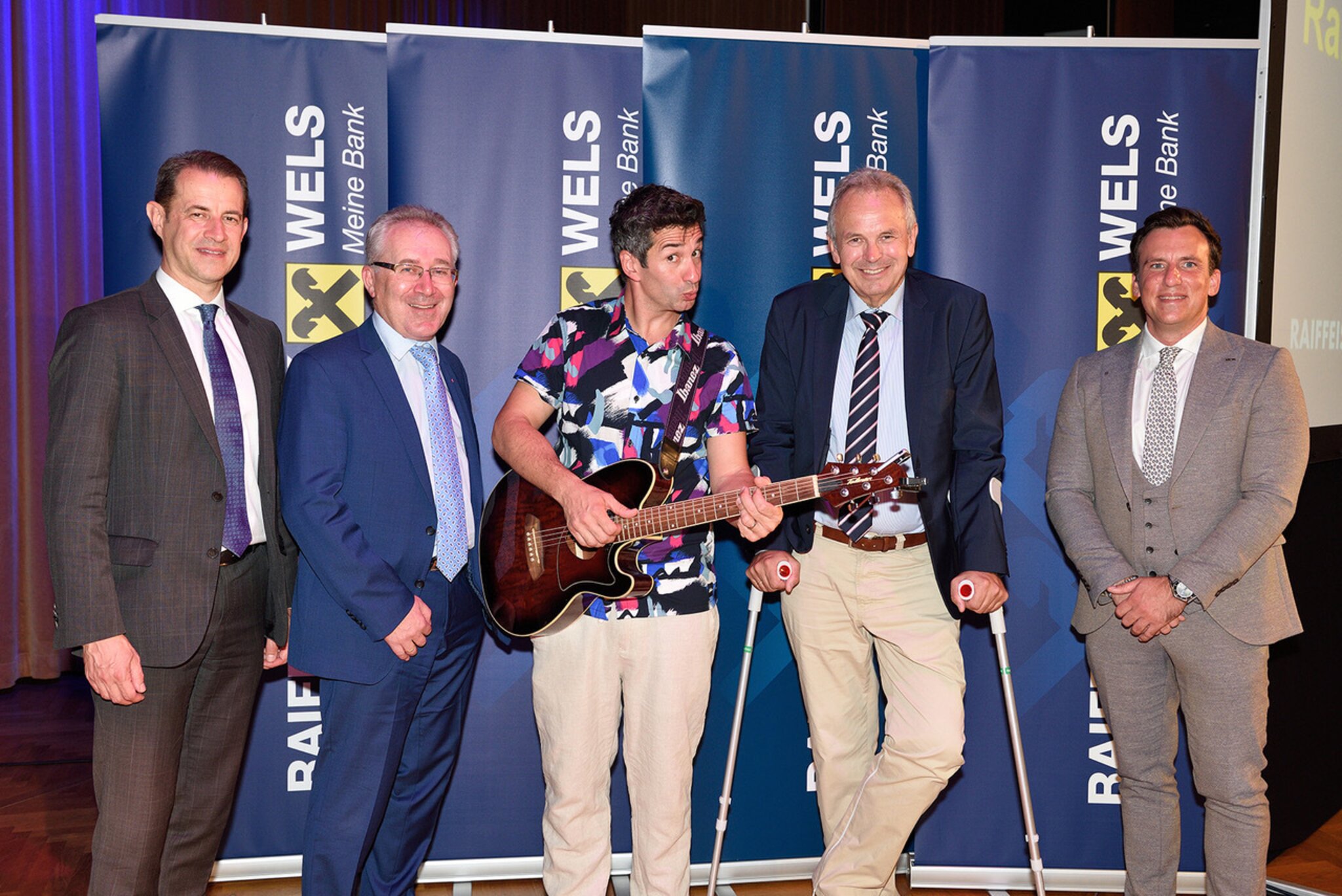 Buchkirchner Raiffeisen-Abend: Omar Sarsam sorgte für Mega-Stimmung ...