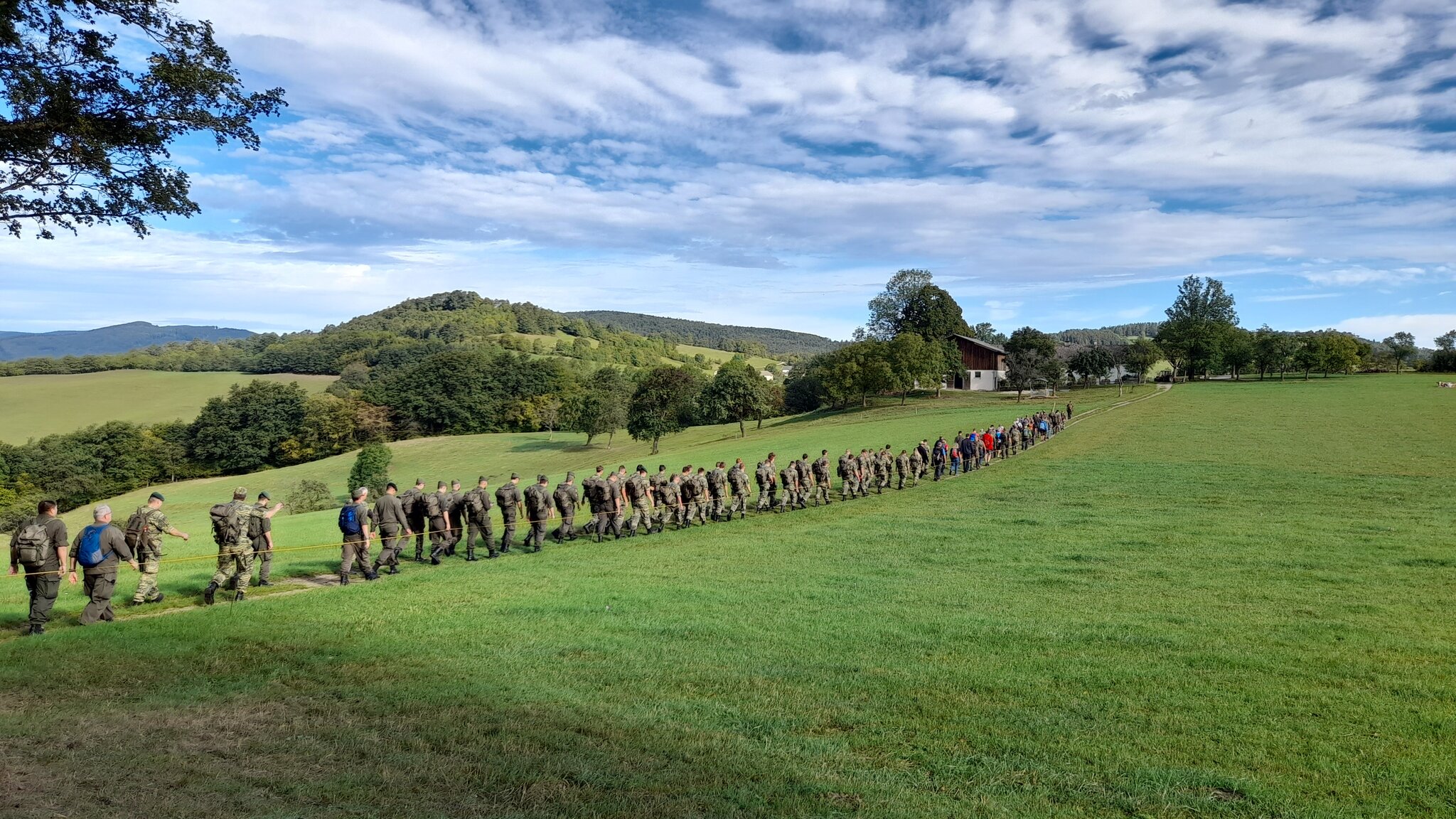 Eckartsauer Pilger bei 4. NÖ Blaulichtwallfahrt: Auf der Via Sacra bis ...