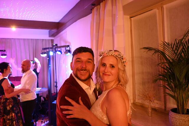 Feier in Reichenau und Grafenbach: Der Bräutigam sang ein Lied für ...